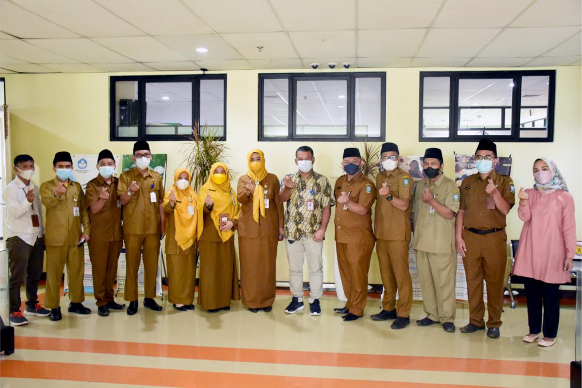SMK Negeri 7 Batam Explores Curriculum Alignment with Politeknik Negeri ...