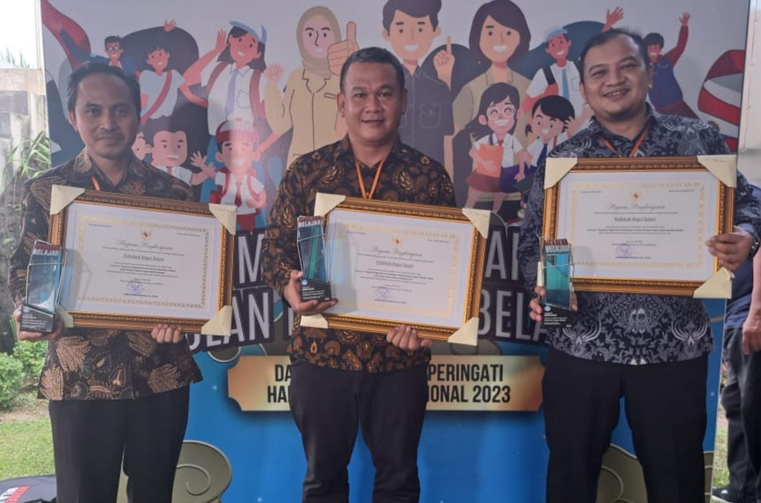 Polibatam Achieved 3 Awards at the Merdeka Belajar Awarding Event 2023 ...